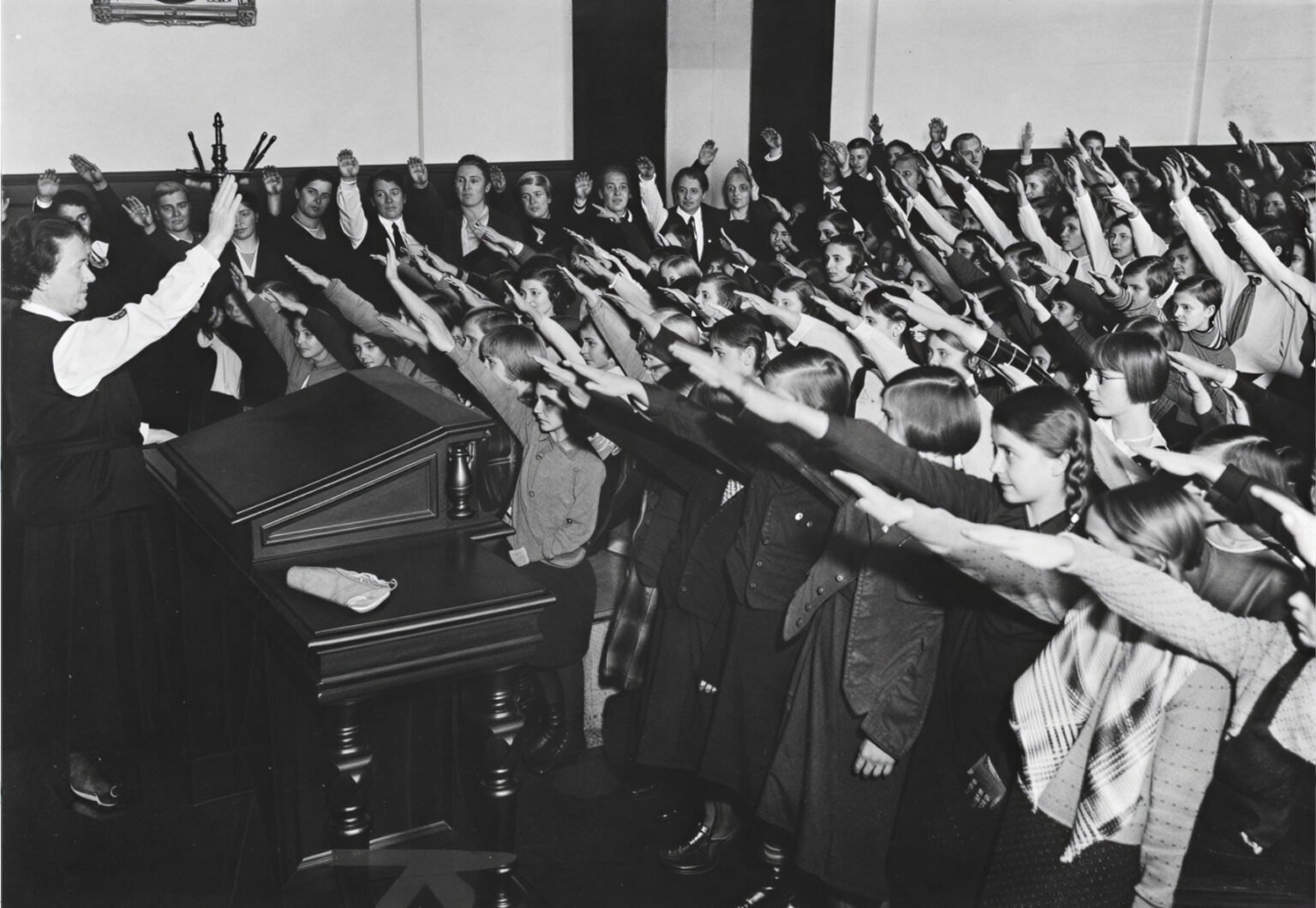 What Are The Origins Of The Nazi Salute? - Mythbusting Berlin - Berlin ...